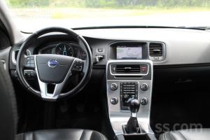 Melns Volvo V60 2013 Dobele, ar dzinēja tilpumu 1.60 L un nobraukumu 343 tūkst. km par 5300 €, foto 7 vietnē AUTOMOTO.COM.LV