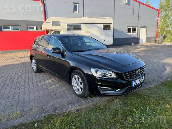 Black Volvo V60 2013 in Jelgava, with an engine capacity of 1.60 L and mileage of 118 thousand km for 9300 €, photo 1 on AUTOMOTO.COM.LV