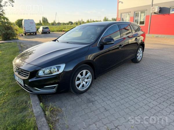 Black Volvo V60 2013 in Jelgava, with an engine capacity of 1.60 L and mileage of 118 thousand km for 9300 €, photo 5 on AUTOMOTO.COM.LV