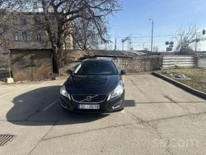 Melns Volvo V60 2013 Rīga, ar dzinēja tilpumu 2.40 L un nobraukumu 306 tūkst. km par 8500 €, foto 3 vietnē AUTOMOTO.COM.LV