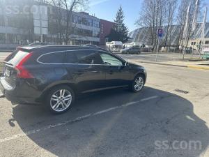 Melns Volvo V60 2013 Rīga, ar dzinēja tilpumu 2.40 L un nobraukumu 306 tūkst. km par 8500 €, foto 4 vietnē AUTOMOTO.COM.LV