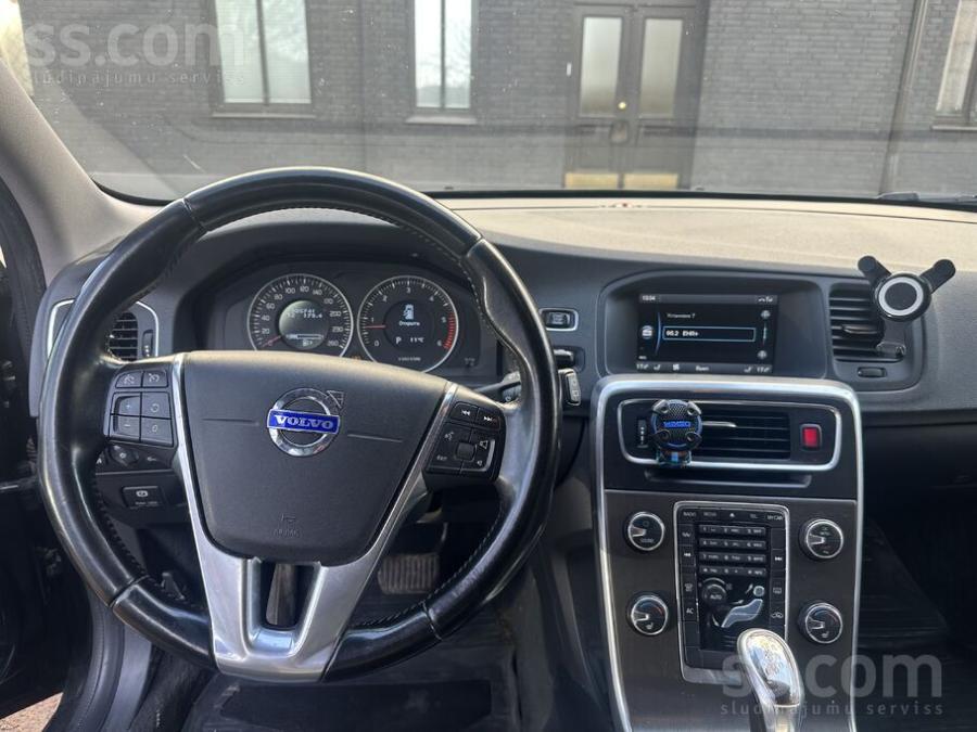 Melns Volvo V60 2013 Rīga, ar dzinēja tilpumu 2.40 L un nobraukumu 306 tūkst. km par 8500 €, foto 6 vietnē AUTOMOTO.COM.LV