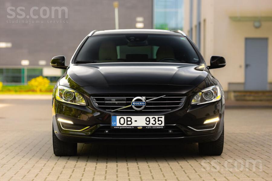 Black Volvo V60 2013 in Jelgava, with an engine capacity of 2.40 L and mileage of 192 thousand km for 10900 €, photo 4 on AUTOMOTO.COM.LV