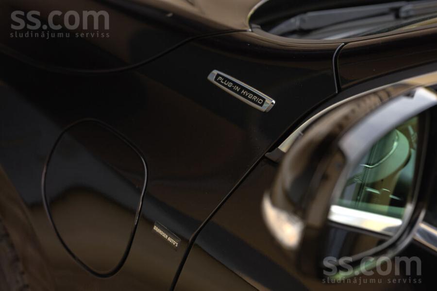 Black Volvo V60 2013 in Jelgava, with an engine capacity of 2.40 L and mileage of 192 thousand km for 10900 €, photo 8 on AUTOMOTO.COM.LV