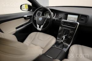 Black Volvo V60 2013 in Jelgava, with an engine capacity of 2.40 L and mileage of 192 thousand km for 10900 €, photo 9 on AUTOMOTO.COM.LV