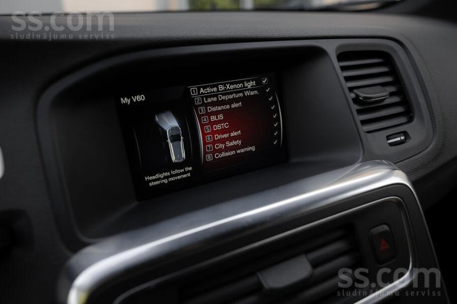 Black Volvo V60 2013 in Jelgava, with an engine capacity of 2.40 L and mileage of 192 thousand km for 10900 €, photo 11 on AUTOMOTO.COM.LV