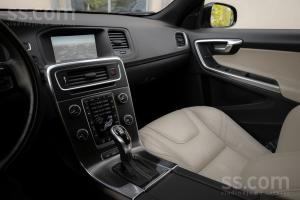 Black Volvo V60 2013 in Jelgava, with an engine capacity of 2.40 L and mileage of 192 thousand km for 10900 €, photo 15 on AUTOMOTO.COM.LV
