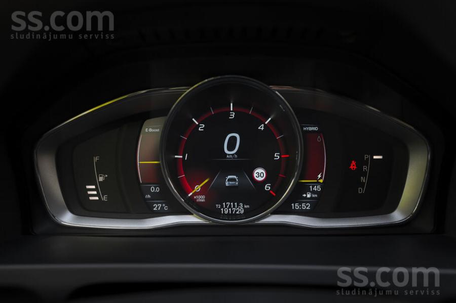 Black Volvo V60 2013 in Jelgava, with an engine capacity of 2.40 L and mileage of 192 thousand km for 10900 €, photo 17 on AUTOMOTO.COM.LV