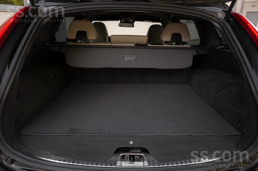 Black Volvo V60 2013 in Jelgava, with an engine capacity of 2.40 L and mileage of 192 thousand km for 10900 €, photo 25 on AUTOMOTO.COM.LV