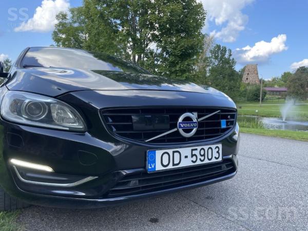 Melns Volvo V60 2013 Balvi, ar dzinēja tilpumu 2.40 L un nobraukumu 266 tūkst. km par 7499 €, foto 1 vietnē AUTOMOTO.COM.LV