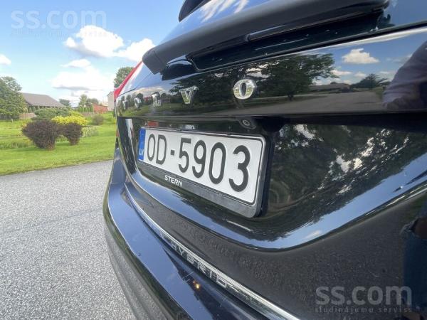 Black Volvo V60 2013 in Balvi, with an engine capacity of 2.40 L and mileage of 266 thousand km for 7499 €, photo 5 on AUTOMOTO.COM.LV