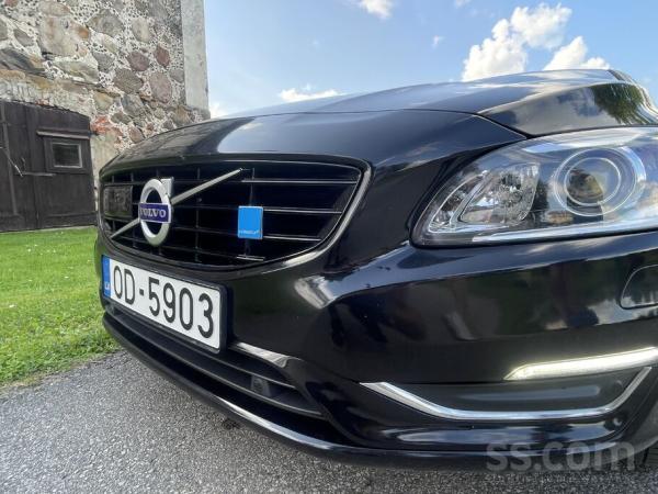 Black Volvo V60 2013 in Balvi, with an engine capacity of 2.40 L and mileage of 266 thousand km for 7499 €, photo 6 on AUTOMOTO.COM.LV