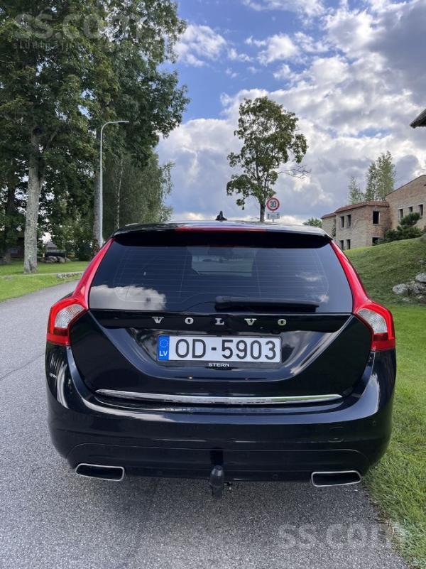 Black Volvo V60 2013 in Balvi, with an engine capacity of 2.40 L and mileage of 266 thousand km for 7499 €, photo 7 on AUTOMOTO.COM.LV