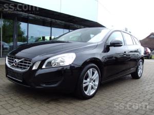 Melns Volvo V60 2013 Rīga, ar dzinēja tilpumu 2.00 L un nobraukumu 172 tūkst. km par 8300 €, foto  vietnē AUTOMOTO.COM.LV