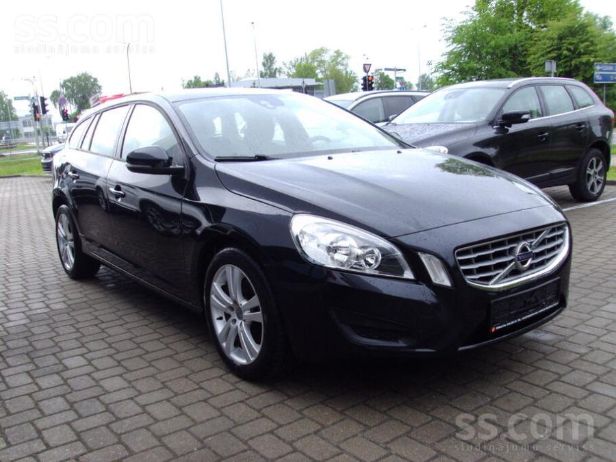Black Volvo V60 2013 in Riga, with an engine capacity of 2.00 L and mileage of 172 thousand km for 8300 €, photo 3 on AUTOMOTO.COM.LV