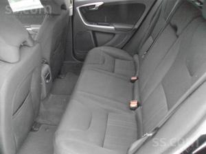 Black Volvo V60 2013 in Riga, with an engine capacity of 2.00 L and mileage of 172 thousand km for 8300 €, photo 4 on AUTOMOTO.COM.LV