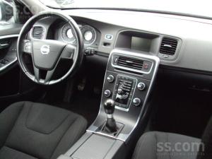 Black Volvo V60 2013 in Riga, with an engine capacity of 2.00 L and mileage of 172 thousand km for 8300 €, photo 5 on AUTOMOTO.COM.LV