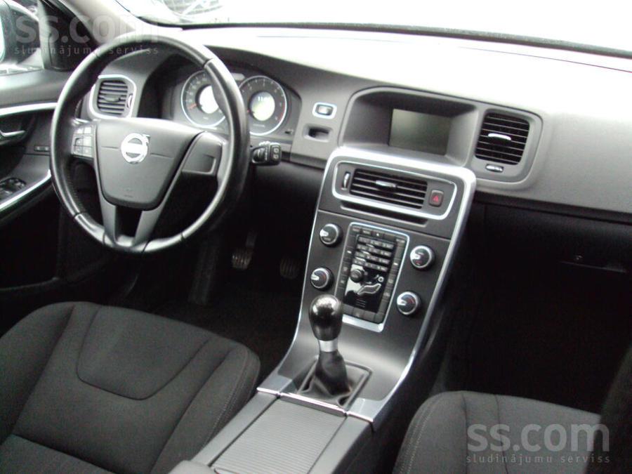 Black Volvo V60 2013 in Riga, with an engine capacity of 2.00 L and mileage of 172 thousand km for 8300 €, photo 5 on AUTOMOTO.COM.LV
