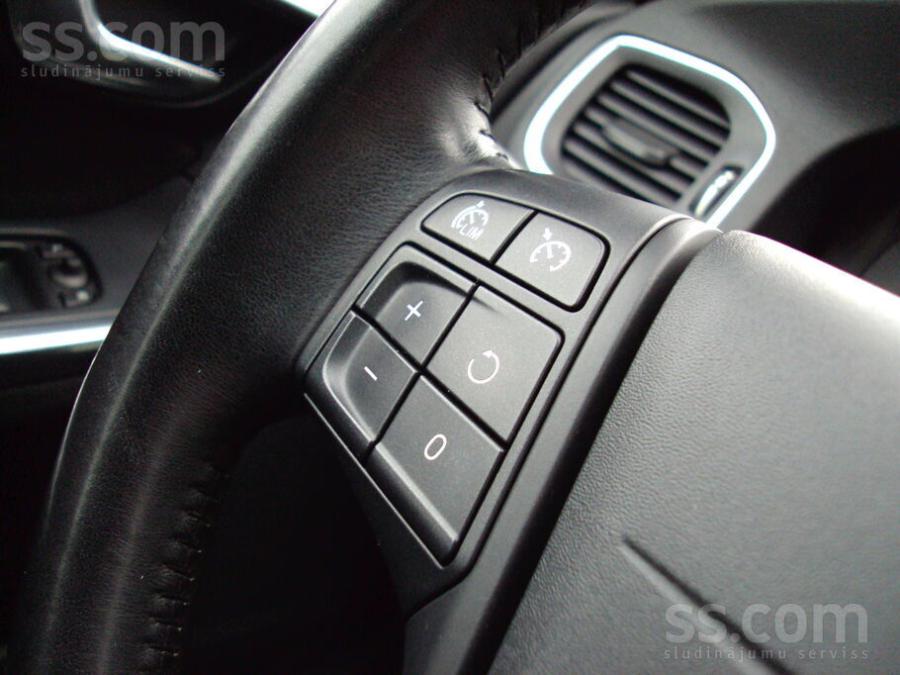 Black Volvo V60 2013 in Riga, with an engine capacity of 2.00 L and mileage of 172 thousand km for 8300 €, photo 9 on AUTOMOTO.COM.LV