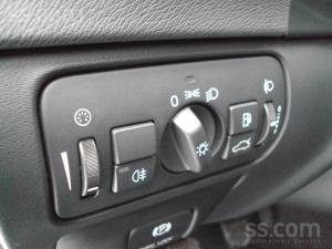 Black Volvo V60 2013 in Riga, with an engine capacity of 2.00 L and mileage of 172 thousand km for 8300 €, photo 10 on AUTOMOTO.COM.LV
