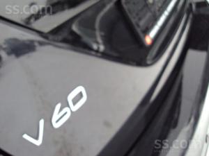 Black Volvo V60 2013 in Riga, with an engine capacity of 2.00 L and mileage of 172 thousand km for 8300 €, photo 12 on AUTOMOTO.COM.LV