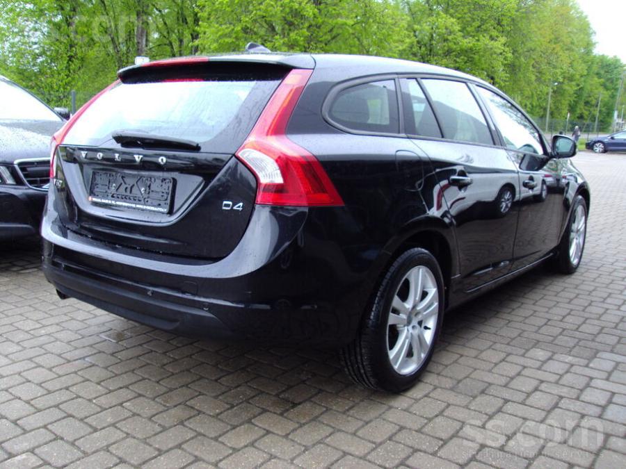 Black Volvo V60 2013 in Riga, with an engine capacity of 2.00 L and mileage of 172 thousand km for 8300 €, photo 13 on AUTOMOTO.COM.LV