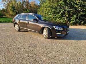 Black Volvo V60 2013 in Kuldiga, with an engine capacity of 2.00 L and mileage of 407 thousand km for 4800 €, photo  on AUTOMOTO.COM.LV