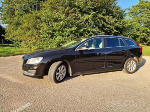 Melns Volvo V60 2013 Kuldīga, ar dzinēja tilpumu 2.00 L un nobraukumu 407 tūkst. km par 4800 €, foto 3 vietnē AUTOMOTO.COM.LV