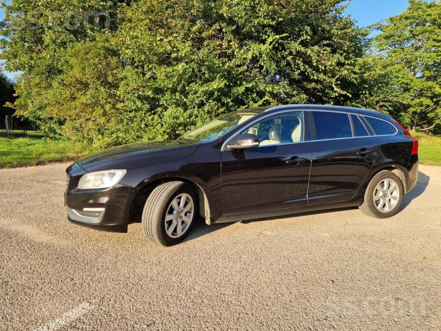 Melns Volvo V60 2013 Kuldīga, ar dzinēja tilpumu 2.00 L un nobraukumu 407 tūkst. km par 4800 €, foto 3 vietnē AUTOMOTO.COM.LV