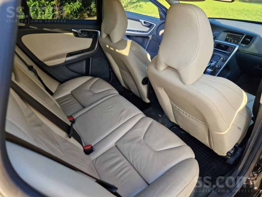 Melns Volvo V60 2013 Kuldīga, ar dzinēja tilpumu 2.00 L un nobraukumu 407 tūkst. km par 4800 €, foto 5 vietnē AUTOMOTO.COM.LV