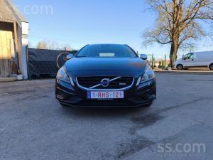 Black Volvo V60 2013 in Cesis, with an engine capacity of 2.00 L and mileage of 0 thousand km for 6500 €, photo 3 on AUTOMOTO.COM.LV