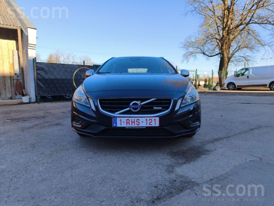 Black Volvo V60 2013 in Cesis, with an engine capacity of 2.00 L and mileage of 0 thousand km for 6500 €, photo 3 on AUTOMOTO.COM.LV