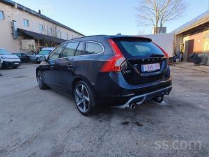 Black Volvo V60 2013 in Cesis, with an engine capacity of 2.00 L and mileage of 0 thousand km for 6500 €, photo 7 on AUTOMOTO.COM.LV
