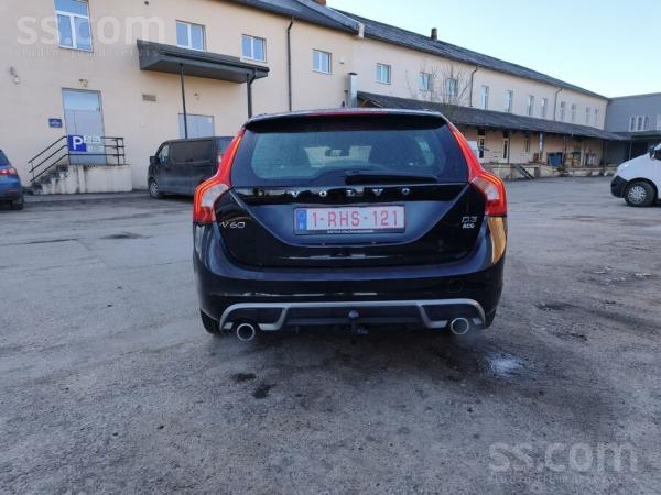 Melns Volvo V60 2013 Cēsis, ar dzinēja tilpumu 2.00 L un nobraukumu 0 tūkst. km par 6500 €, foto 7 vietnē AUTOMOTO.COM.LV