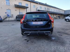 Black Volvo V60 2013 in Cesis, with an engine capacity of 2.00 L and mileage of 0 thousand km for 6500 €, photo 8 on AUTOMOTO.COM.LV