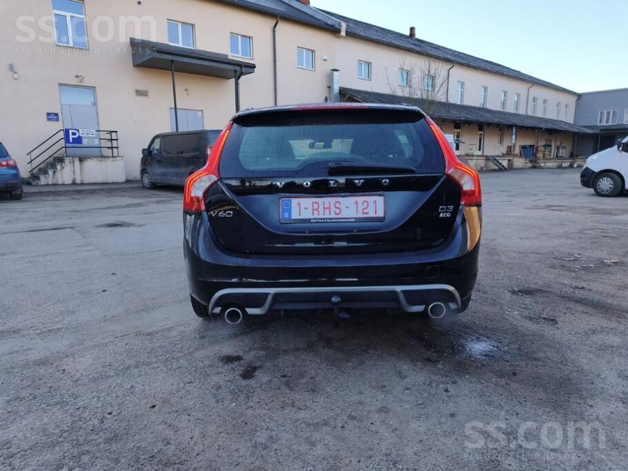Black Volvo V60 2013 in Cesis, with an engine capacity of 2.00 L and mileage of 0 thousand km for 6500 €, photo 8 on AUTOMOTO.COM.LV