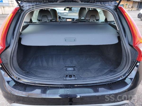 Melns Volvo V60 2013 Cēsis, ar dzinēja tilpumu 2.00 L un nobraukumu 0 tūkst. km par 6500 €, foto 9 vietnē AUTOMOTO.COM.LV