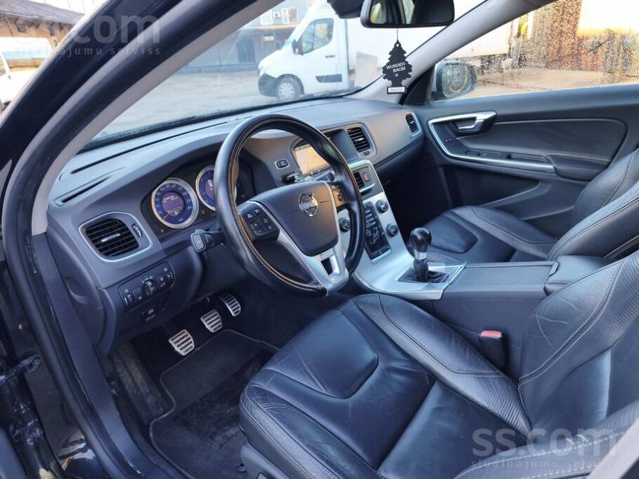Black Volvo V60 2013 in Cesis, with an engine capacity of 2.00 L and mileage of 0 thousand km for 6500 €, photo 11 on AUTOMOTO.COM.LV