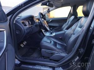 Black Volvo V60 2013 in Cesis, with an engine capacity of 2.00 L and mileage of 0 thousand km for 6500 €, photo 12 on AUTOMOTO.COM.LV