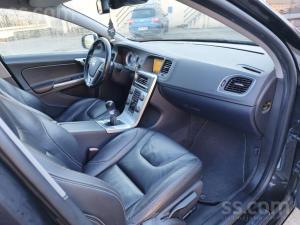 Black Volvo V60 2013 in Cesis, with an engine capacity of 2.00 L and mileage of 0 thousand km for 6500 €, photo 13 on AUTOMOTO.COM.LV