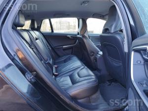 Black Volvo V60 2013 in Cesis, with an engine capacity of 2.00 L and mileage of 0 thousand km for 6500 €, photo 15 on AUTOMOTO.COM.LV