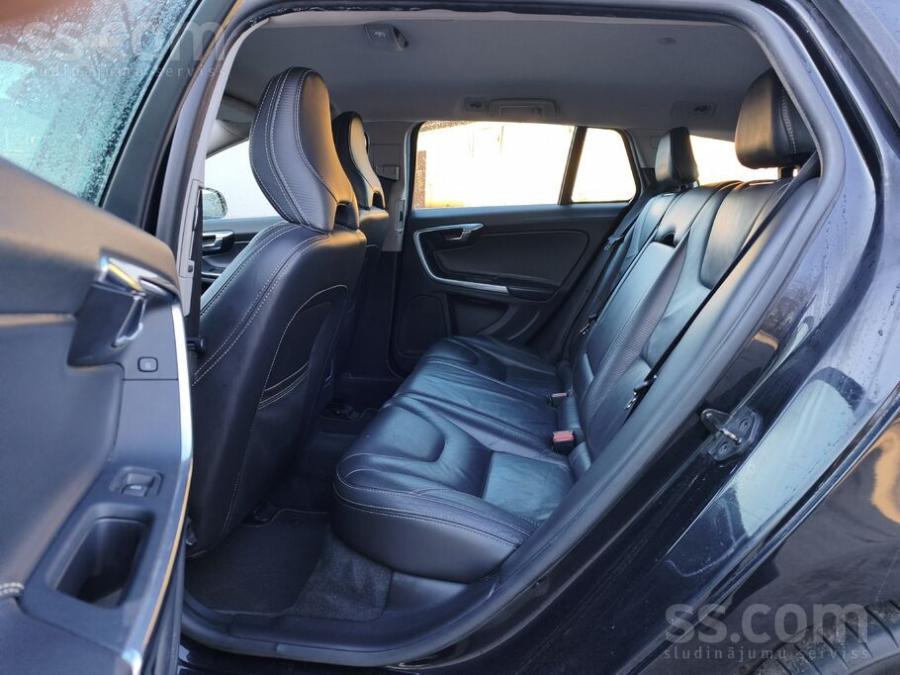 Black Volvo V60 2013 in Cesis, with an engine capacity of 2.00 L and mileage of 0 thousand km for 6500 €, photo 16 on AUTOMOTO.COM.LV