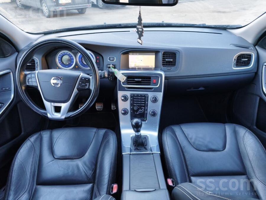 Black Volvo V60 2013 in Cesis, with an engine capacity of 2.00 L and mileage of 0 thousand km for 6500 €, photo 17 on AUTOMOTO.COM.LV