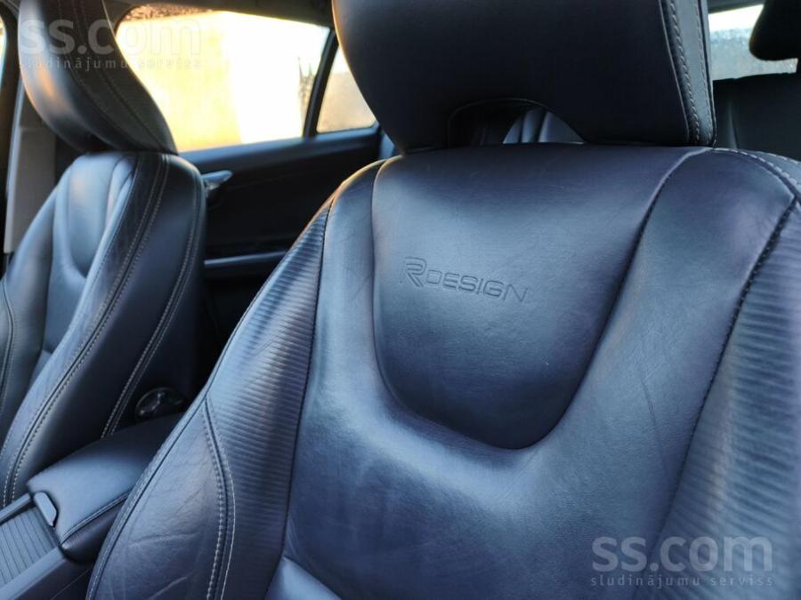 Black Volvo V60 2013 in Cesis, with an engine capacity of 2.00 L and mileage of 0 thousand km for 6500 €, photo 18 on AUTOMOTO.COM.LV