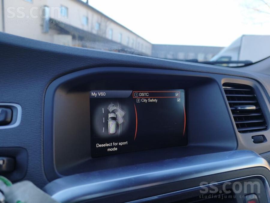 Black Volvo V60 2013 in Cesis, with an engine capacity of 2.00 L and mileage of 0 thousand km for 6500 €, photo 21 on AUTOMOTO.COM.LV