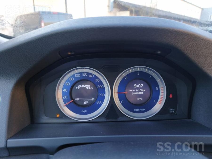 Black Volvo V60 2013 in Cesis, with an engine capacity of 2.00 L and mileage of 0 thousand km for 6500 €, photo 23 on AUTOMOTO.COM.LV