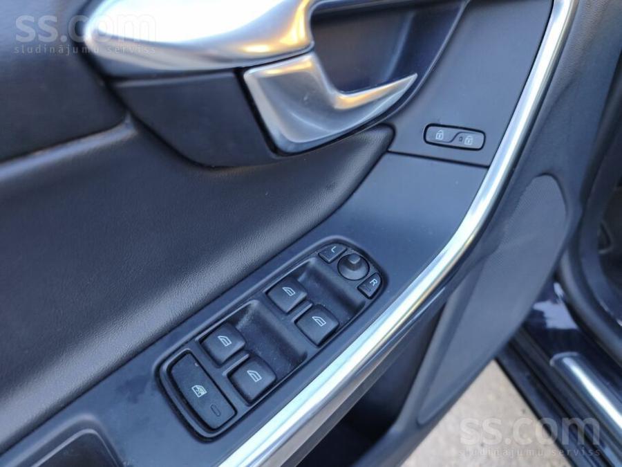 Black Volvo V60 2013 in Cesis, with an engine capacity of 2.00 L and mileage of 0 thousand km for 6500 €, photo 28 on AUTOMOTO.COM.LV