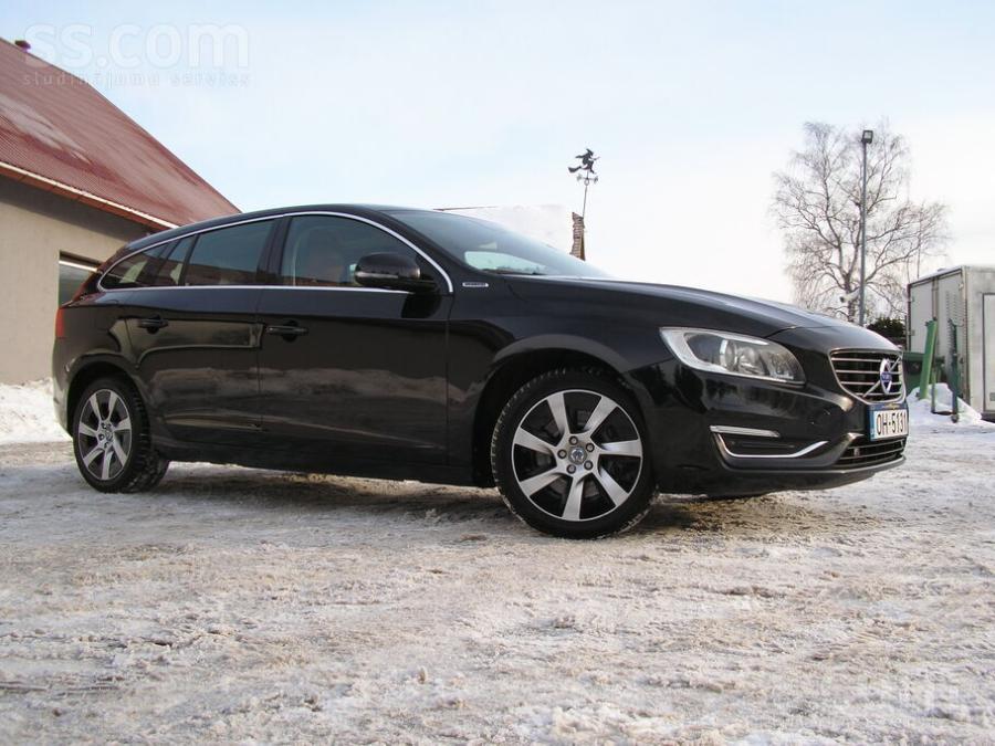 Black Volvo V60 2013 in Riga, with an engine capacity of 2.40 L and mileage of 0 thousand km for 8950 €, photo 1 on AUTOMOTO.COM.LV