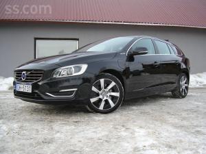 Black Volvo V60 2013 in Riga, with an engine capacity of 2.40 L and mileage of 0 thousand km for 8950 €, photo 3 on AUTOMOTO.COM.LV