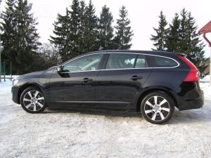 Black Volvo V60 2013 in Riga, with an engine capacity of 2.40 L and mileage of 0 thousand km for 8950 €, photo 5 on AUTOMOTO.COM.LV